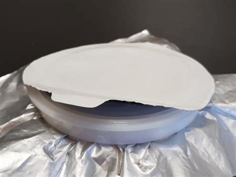 Passive Solivalve For Pouches Drums And Other Recipients