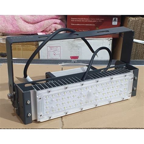 Đèn Pha Led Module 50w Sử Dụng Chip Led Và Nguồn Của Philip Oem