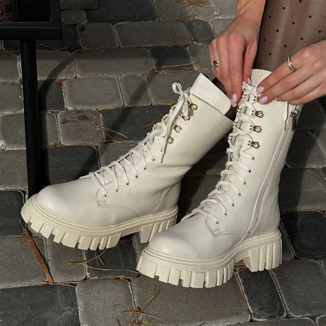 ЖІНОЧЕ • ЧОЛОВІЧЕ • ВЗУТТЯ • СУМКИ • ДОГЛЯД ЗА ВЗУТТЯМ В наявності є дуже стильне та зручне