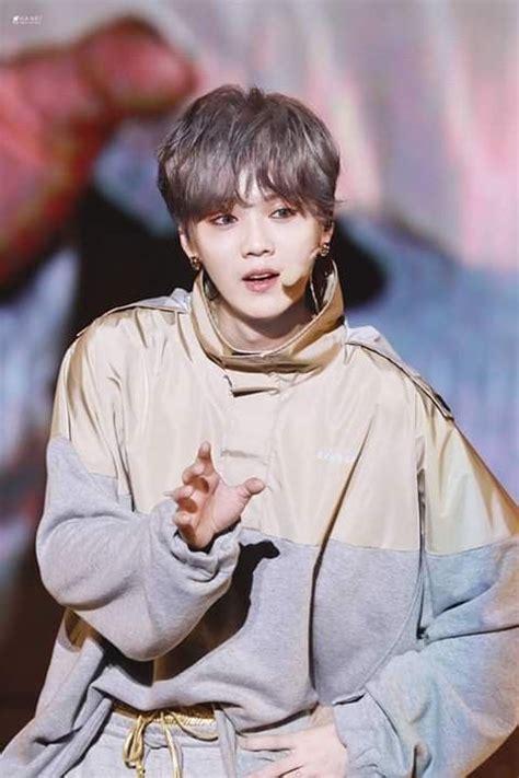 Pin By نيٰرفہٰانا🦋💜 On ´｡｡` Xiao Luhan ´｡｡` Luhan Cute Girl Hd Wallpaper Actors