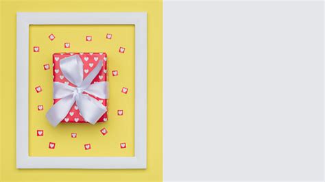 해피 어머니의 날 여성의 날 발렌타인의 날 또는 생일 배경 최소한의 개념 아름 답게 선물 포장 하 고 작은 마음의 로드 플랫 하다 개념에 대한 스톡 사진 및 기타 이미지