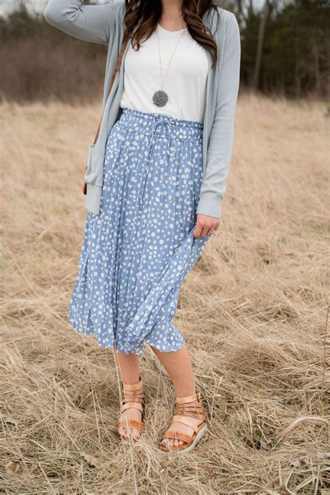 7 Cute And Feminine Skirt Outfits Youll Love Skirt Outfits Modest