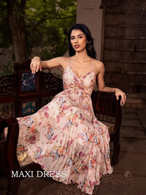 Maxi Dresses For Women 2025 Style Guide Pretty Pixie