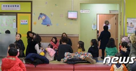 ‘마이코플라즈마 폐렴 급속 확산 의료시스템 감당 안돼” 경고등