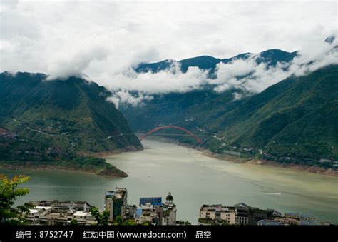 云雾缭绕的巫峡口高清图片下载 红动中国