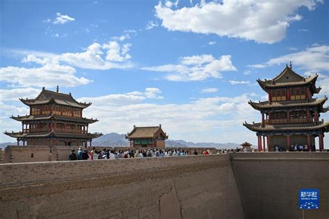 甘肃嘉峪关关城迎来旅游热 新华网客户端