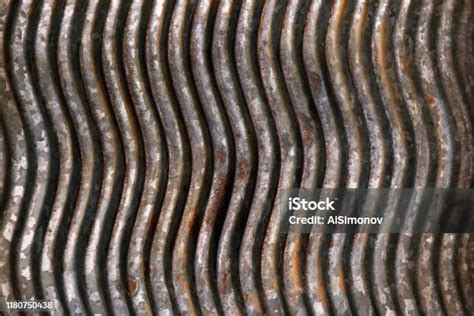 오래된 녹슨 물결 모양의 금속 표면 배경 이미지 텍스처 Steampunk 갈색에 대한 스톡 사진 및 기타 이미지 갈색 강철 개념 Istock