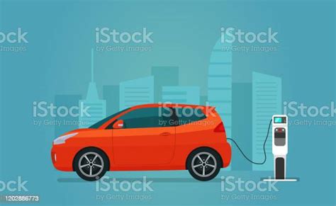 추상적인 도시 경관을 배경으로 한 소형 해치백 자동차 전기 자동차는 충전 측면보기입니다 벡터 플랫 일러스트레이션입니다 전기 자동차 대체 연료 차량에 대한 스톡 벡터 아트 및
