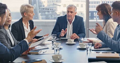 계획 코칭 및 훈련을 위해 사무실의 비즈니스 팀과의 협업 회의 및 전략 직장의 전문 회의실에서 관리자 또는 Ceo 및 직원과의