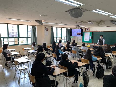 디자인실리콘 크로스핏업체에서 제작해주신 20mm 음각색채움 팔찌입니다 음각색채움이 너무나 이쁘게 표현됬어요💕 제작