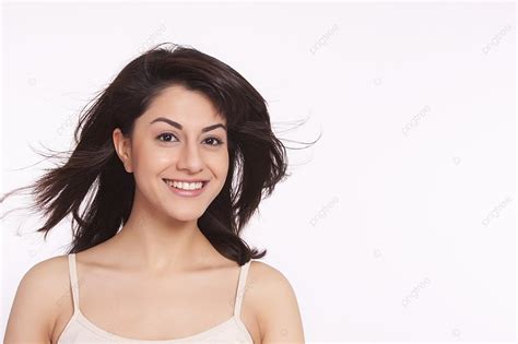 웃고 있는 아름다운 여성의 초상화 사진 배경 및 무료 다운로드를위한 그림 Pngtree