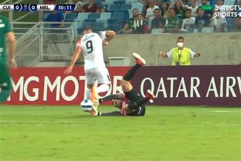 Бернардо Куэста упустил необычный шанс на гол в матче Мелгар против Куябы за Южноамериканский