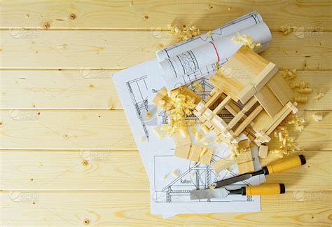 木工工作。建筑、小房子、工程图纸