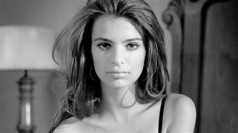 Emily Ratajkowski Desktop