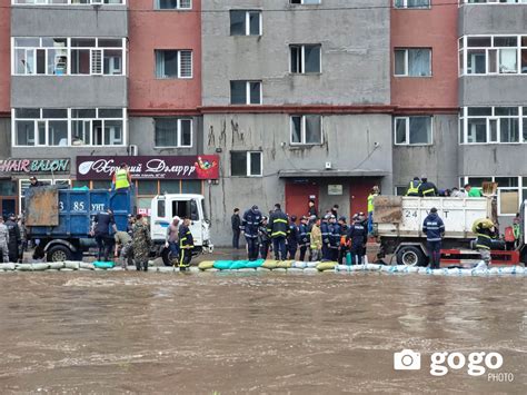 Сэлбэ голын үерийн далан сэтэрснийг засахаар ажиллаж байна