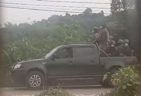 သထုံမြို့နယ်၊ ဝင်းစိန်ကျေးရွာကို စစ်တပ်က သံချပ်ကာကား ၂ စီး အပါအဝင် စစ်ကား ၁၀ စီးဖြင့် ဝင်ရောက်ပစ