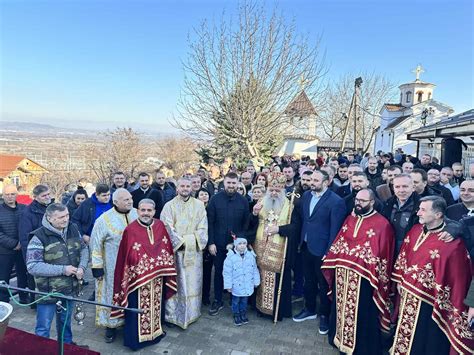 Осветување на новопоставениот крст во нас Пинтија Скопска православна епархија МПЦ ОА