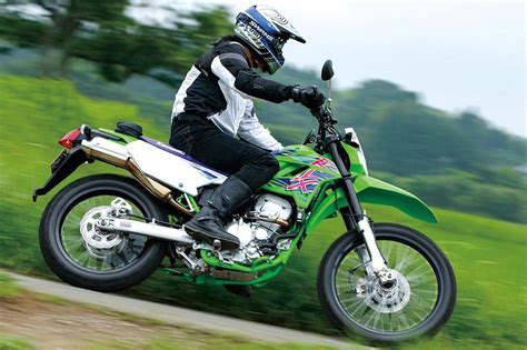 カワサキの250ccオフロードバイク「klx250」は令和でも楽しい万能選手！【チョイフル！中古バイク選びの参考書／kawasaki