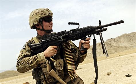 陸戰隊和航特最想要這款機槍取代t74！mk 48 尖端科技 軍事資料庫