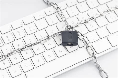 Premium Photo Computer Security Concept Chain And Padlock On Keyboard Cyber Security Concept