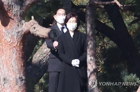 故이건희 회장 2주기 추모식…유족·경영진 참석해 고인 기려 연합뉴스
