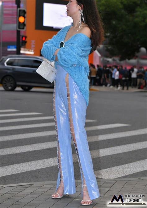 麻豆街拍 on Twitter 姐姐穿内裤了吗 街拍 露出 反差婊 换妻 绿帽 丝袜 淫妻 走光 抄底 夫妻 偷拍