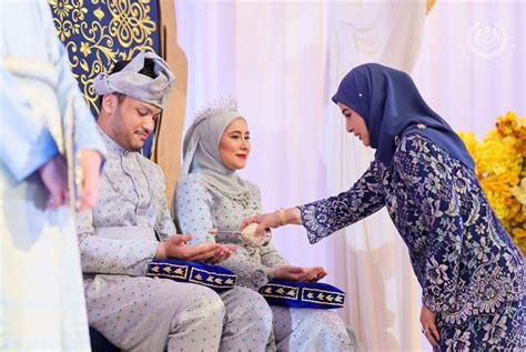 Raja Permaisuri Agong Berangkat Ke Majlis Pernikahan Raja Sarina