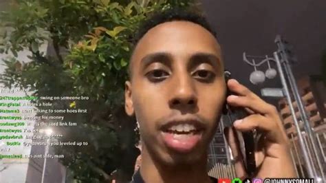 Kadınların Fotoğrafını çekiyor Dendi Altından ırkçılık çıktı Son