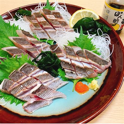 イサキの炙り刺身 Fuchi Bite