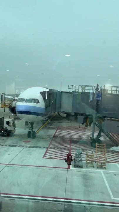12 10日，登機口集合準備出發。 Youtube