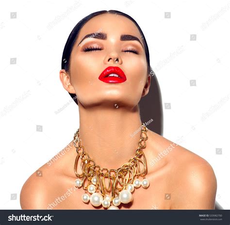 How To Tell If You Have High Cheekbones