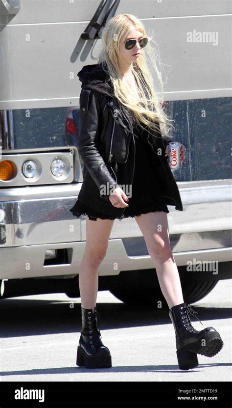 Taylor Momsen Smoking