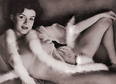 Naked Joan Bradshaw Added By Sina