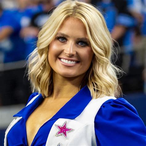 Stunning Cowboys Cheerleader Turns Heads With Wedding Outfit The Spun