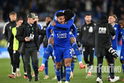 오피셜 2015 16시즌 동화 우승 레스터 강등 1년 만에 Pl 복귀 확정