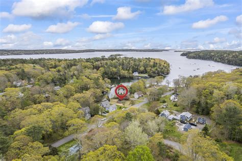 131 Lobster Cove Rd Boothbay Harbor Me 04538 Mls 1623567 Coldwell