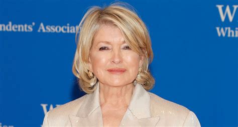 Martha Stewart Stuns On Sports Illustrated Swimsuit Cover Purewow