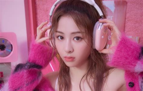 Le Sserafims Huh Yunjin Unveils Meaningful New Solo Track ‘love You Twice