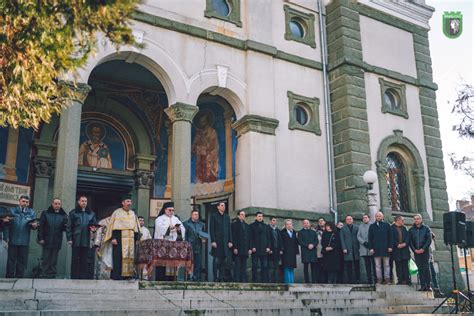 17 годишен ученик спаси светия кръст в Ямбол на Богоявление — Радио и ТВ 999 новини от България