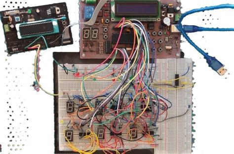 تطوير أنظمة مدمجة باستخدام AVR Arduino ESP32 وSTM32 خمسات