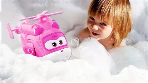 Бьянка и Маша Капуки Кануки играют в ванне с пеной Игры с детьми Привет Бьянка Youtube