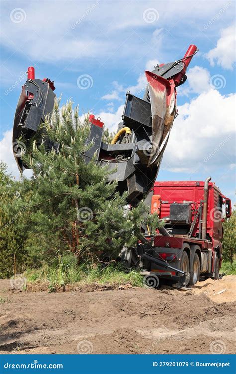 Tree Transplanter Heavy Machine Machine For Transplanting Large Trees Planting Large Spruce