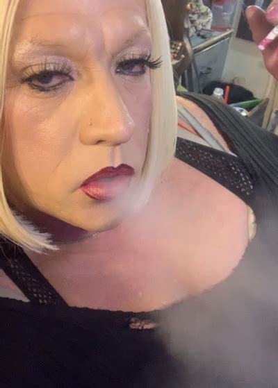 Post [619712243990396929] Smoking Cd Tv Ts Sissy