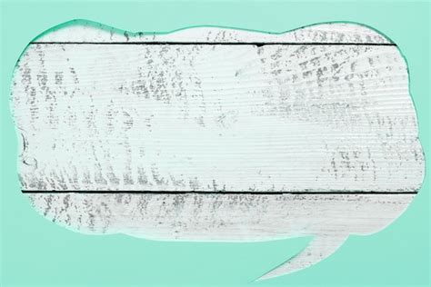 Premium Photo Color Paper In Shape Of Dialog Box With Important Message Infromation Written On