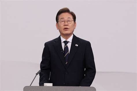 South Korea Presidential Candidate Lee Says To Restore Hotline With