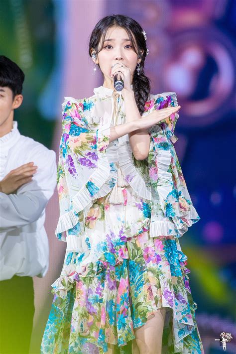땡촐이 on Twitter 220918 아이유 골든아워 콘서트3 아이유 이지은 https t co