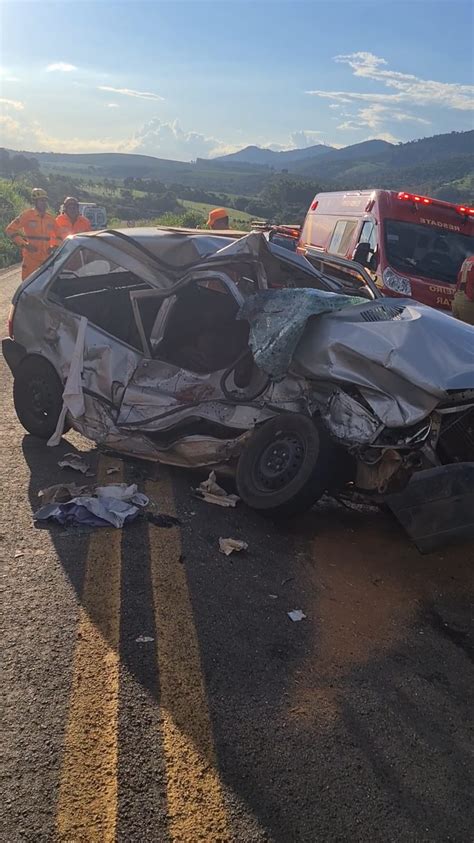 Colisão Entre Carro E Caminhão Deixa Mulher Ferida Em Alfenas Correio