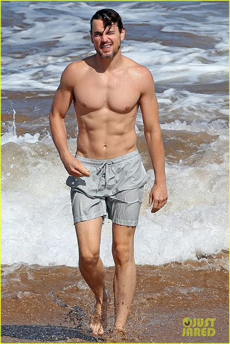 Photo Matt Bomer Six Pack Abs In Hawaii 15 Photo 3377623 Just Jared
