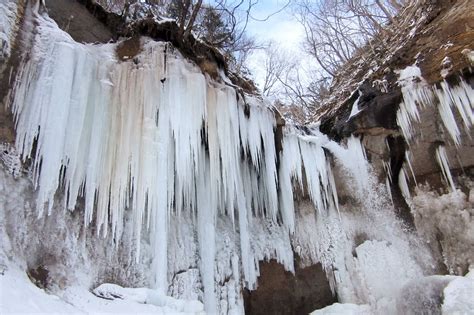 10メートル超のつらら 大迫力氷のカーテン七条大滝が結氷 全国郷土紙連合