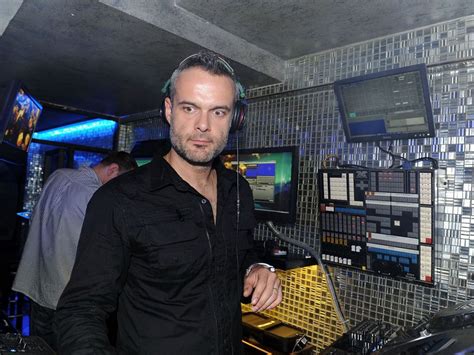 120 MinÚt S Hudbou Od NÁŠho HosŤa Dnes Jaro SlÁvik New Model Radio